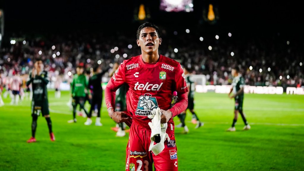 Big tits japnese mom tiana represents a thin and tall